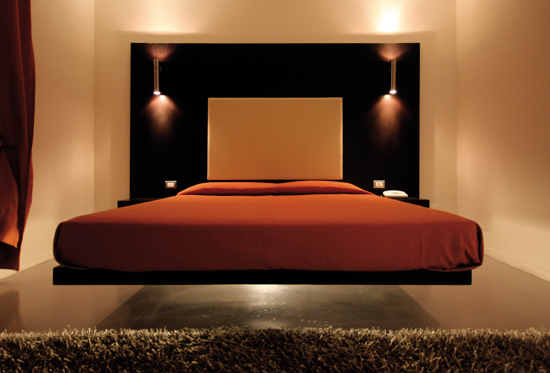 Hotel Moderno - Charisma Contract